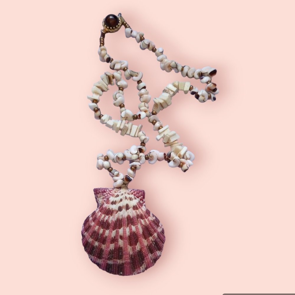 Hawaiian Scallop Pallium Pectin Shell Necklace - Gem